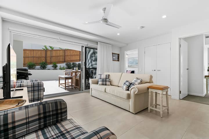 Sunny Kings Beach Apartment | Walk To Surf & Cafés - Caloundra