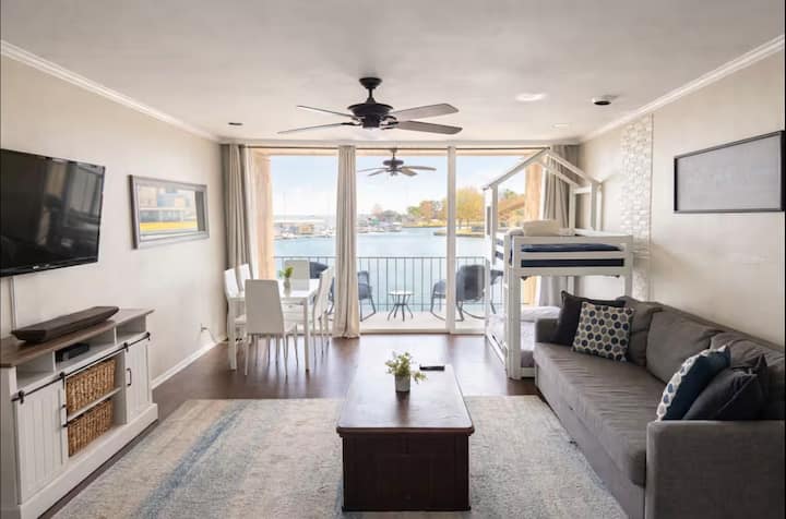 Luxury Lakefront Retreat On Conroe | Near Downtown - 康羅