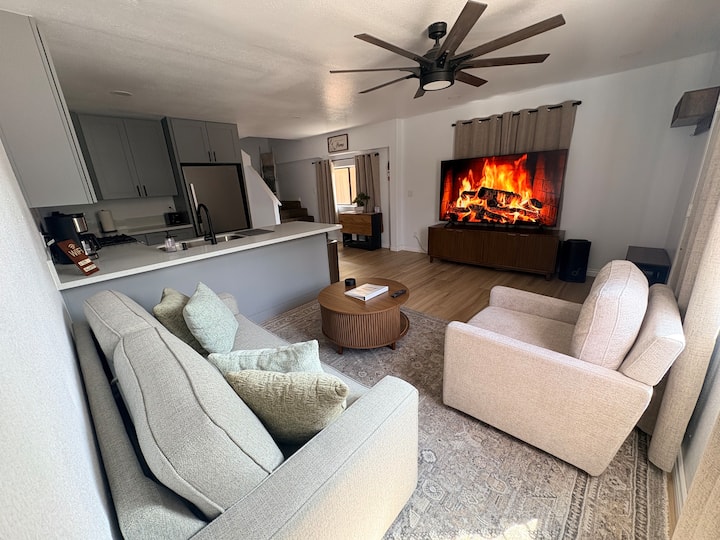 Spacious Modern 3br Near Dtla • Sleeps 8 • Parking - Elysian Park - Los Angeles