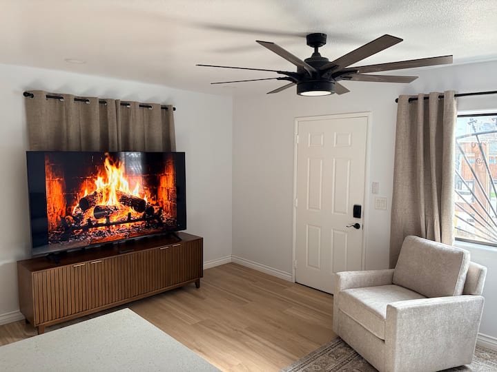 Spacious Modern 3br Near Dtla • Sleeps 8 • Parking - Boyle Heights - Los Angeles