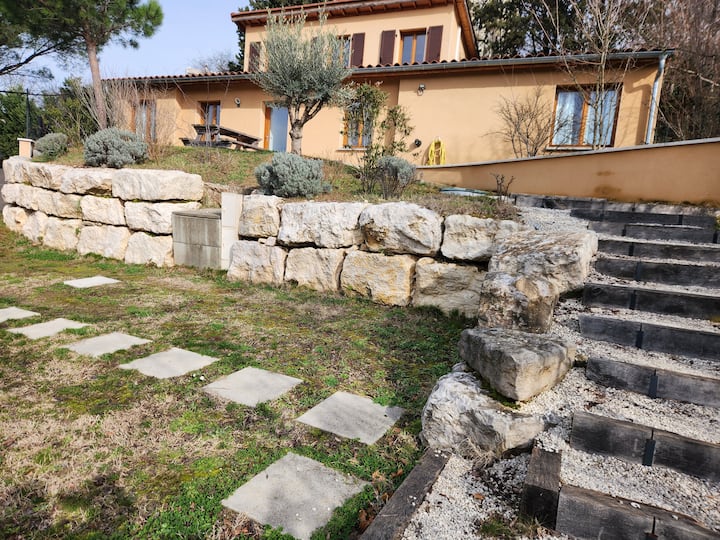 Logement De 27 M² Indépendant Dans Une Maison. - Oullins