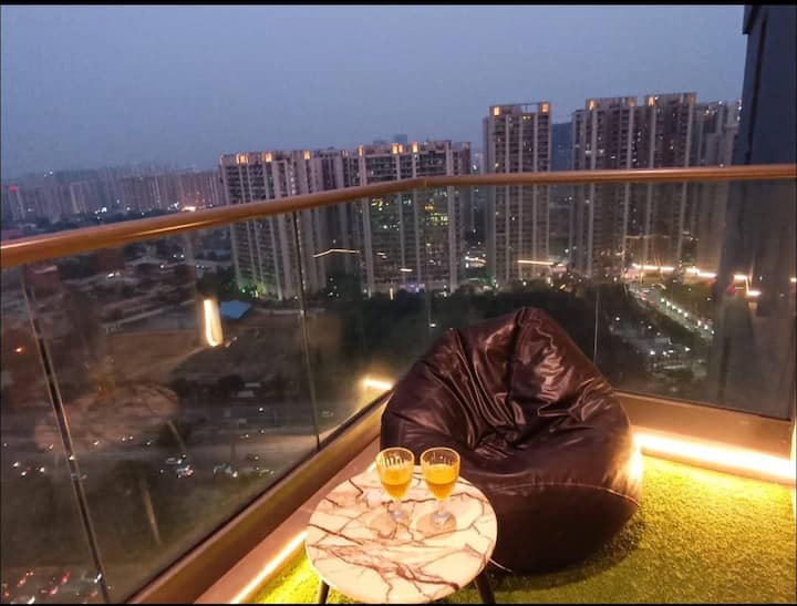 Skyline Square 18 By Galaxy Homestay - Ghaziabad