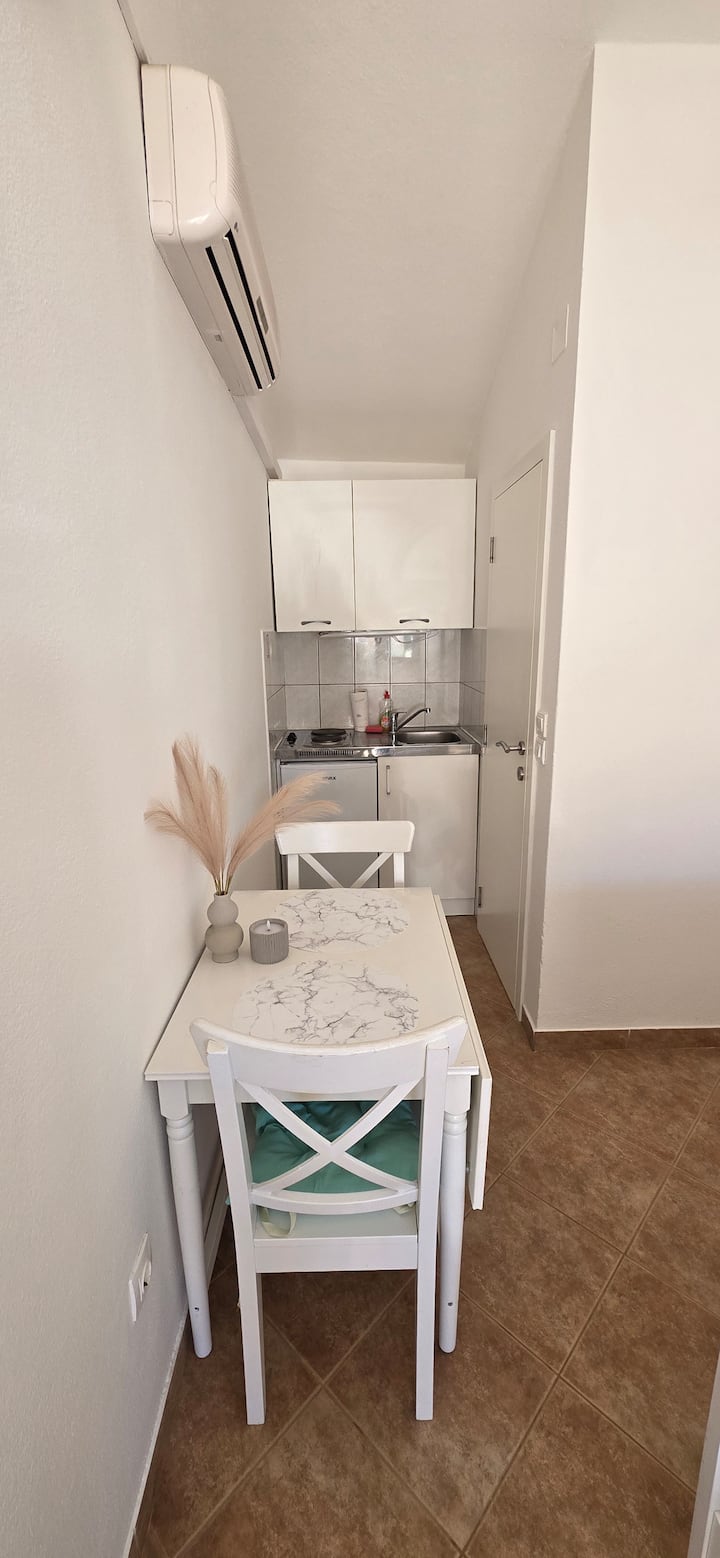 Mini Studio Center Bol - Brač