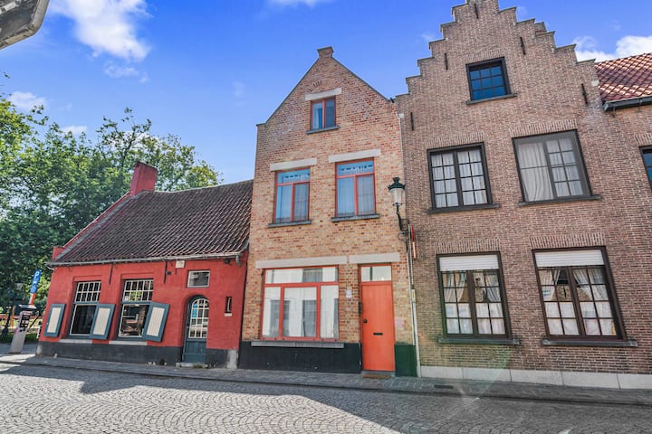 Family Townhouse Near Bruges Markt W/ Backyard - Bruges