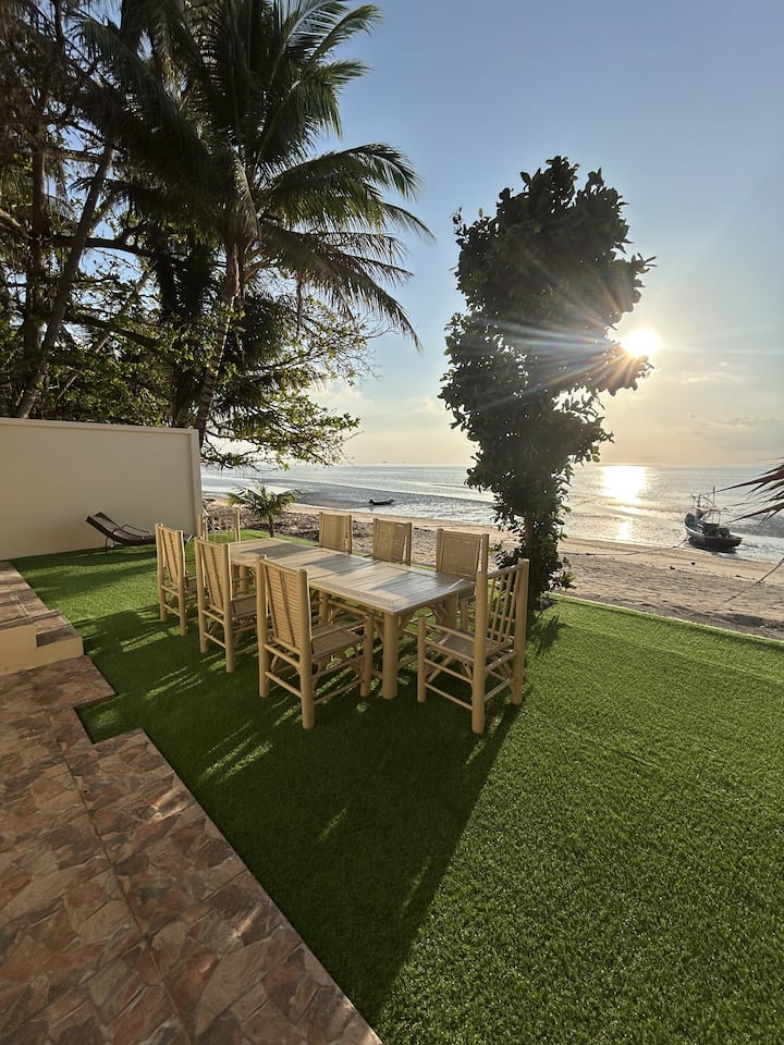 Villa Nalyn –3br Beachfront House With Sunset View - Ko Samui