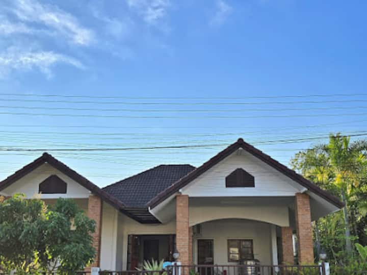 Baanromruen  Neargolf,school/9km To Airportoldcity - Hang Dong