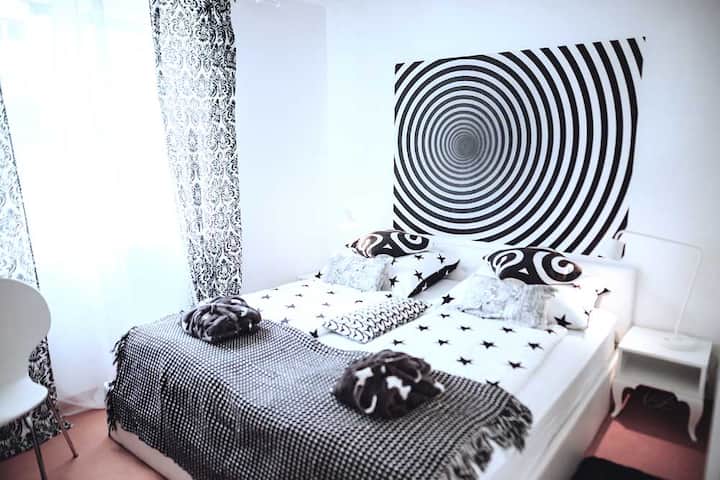 Das Stern | No.°4 | Smart & Tiny & Sunny - B&w - Mondsee