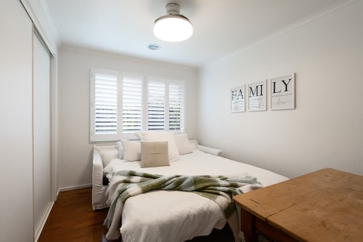 800m To Main Beach | River, Cafés & Shops - Geelong