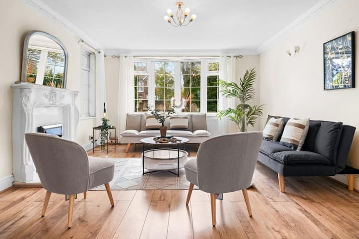 #123 Cosy Nottingham Stay | Sleeps 12 - Nottingham