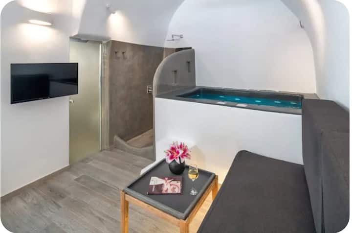 Aetheria Villa Ii With Indoor Jacuzzi & Sea View - Oia