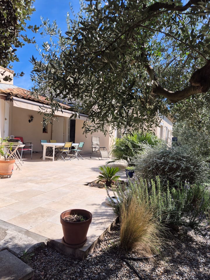 Maison De Plein-pied Avec Piscine - Cadenet