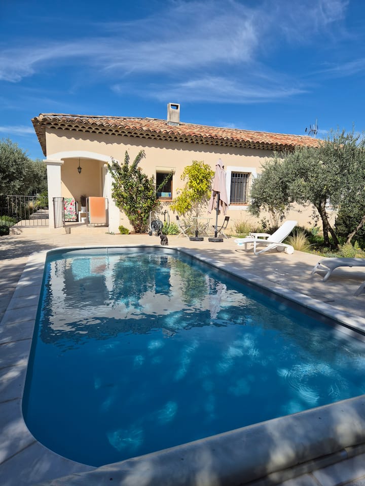 Maison De Plein-pied Avec Piscine - Cadenet