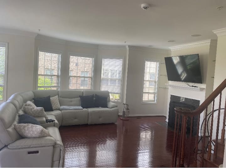 Monumental Views At A Private National Harbor Home - National Harbor, MD