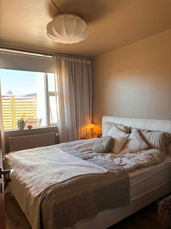 Spacious 3-bedroom Solar Eclipse Stay - Aéroport de Reykjavík Keflavík (KEF)
