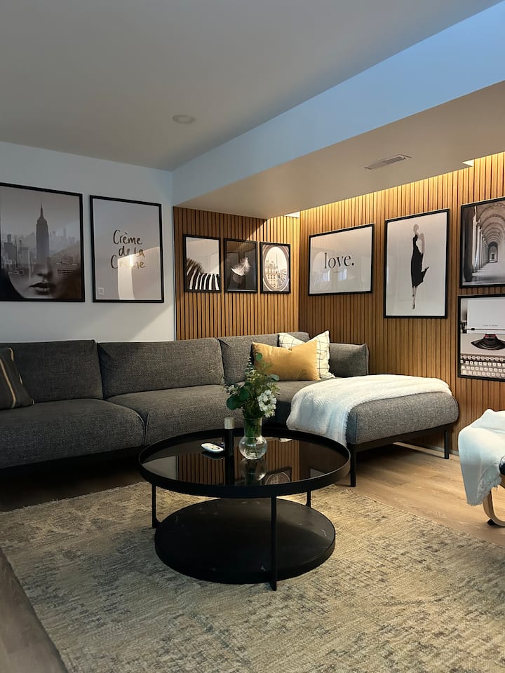 Private Designer Suite Near Downtown Kitchener - Ontario