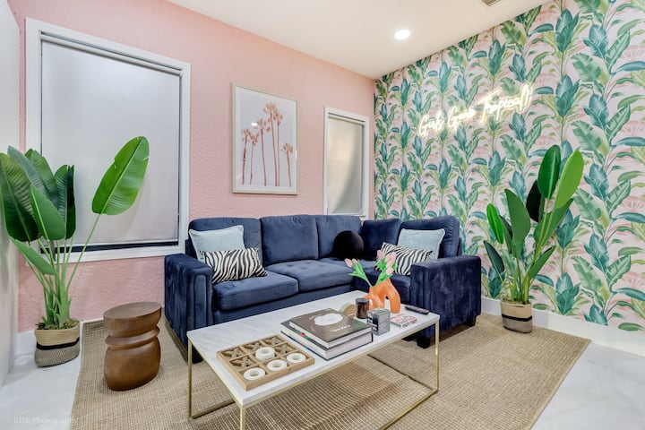 Karaoke + Make Up Bar + Hot Tub + Design District - Bahamas