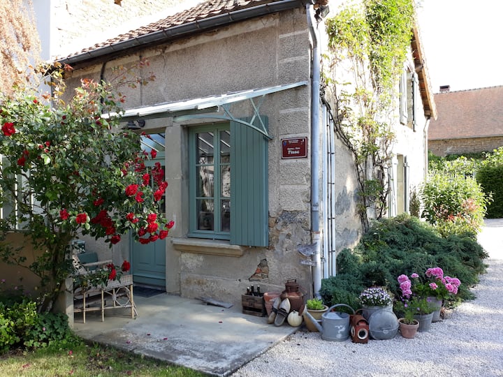 Jolie  Maison De Village  Au Coeur De La Bourgogne - Nolay