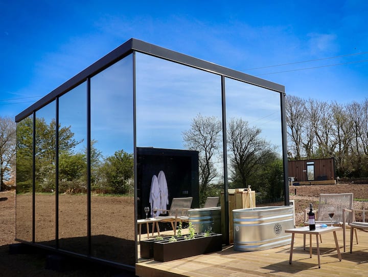 Stylish Mirrored Cabin With Sauna & Plunge Pool - North Wales