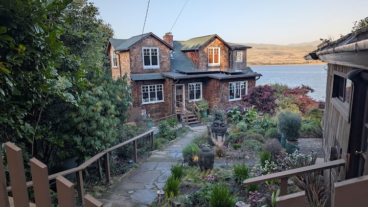 Tomales Bay Vista Walk To Bay! - Point Reyes Station, CA