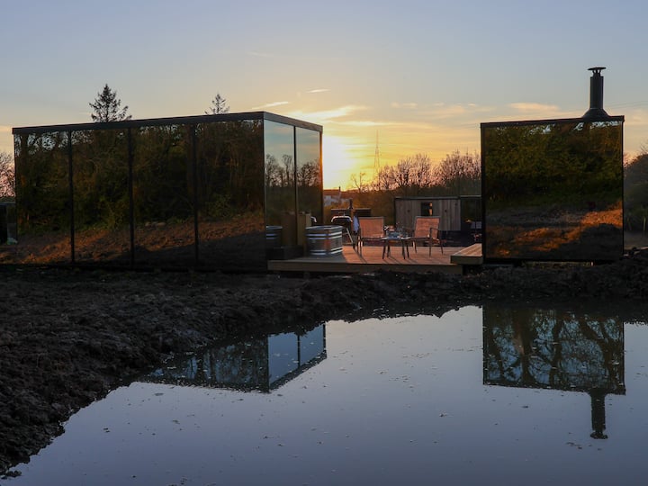 Luxury Mirrored Cabin With Sauna & Plunge Pool - United Kingdom
