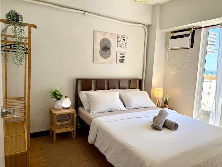Cozy 2br Condo In Ecoland | Balcony & Pool + Wifi - Davao City