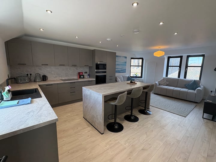 Modern Central 3 Bed Apartment - Huntly - Moray