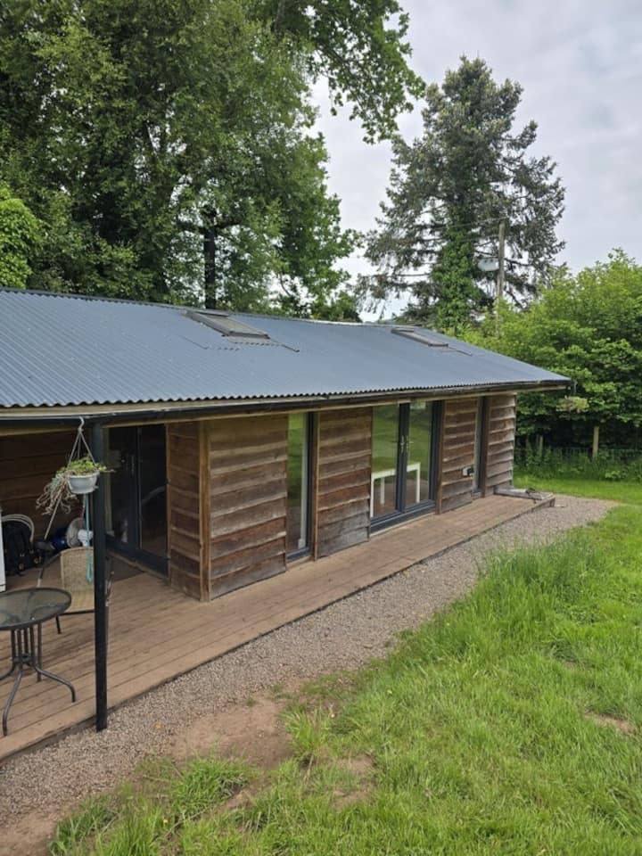 Bluebell Cabin - Usk