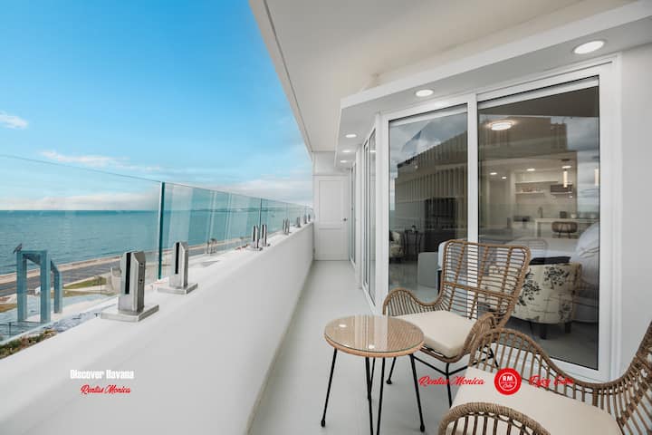 Vedado Mystic Suite Grand Balcony Sea View - Cuba