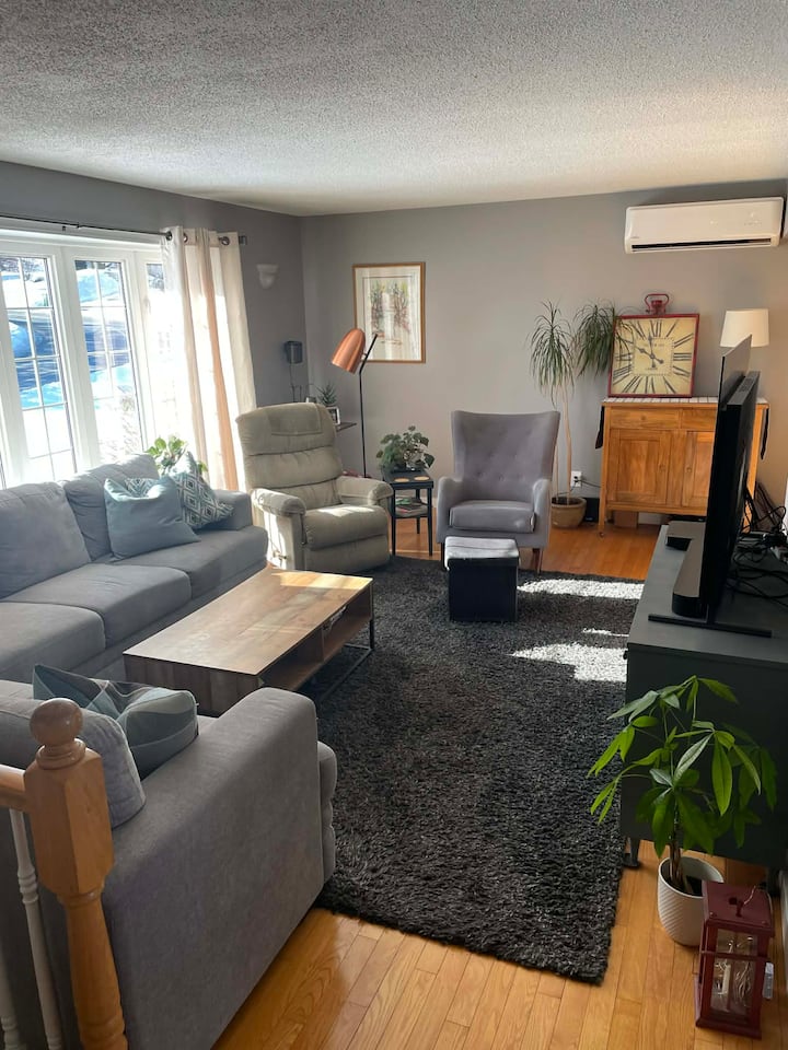 City Retreat: Peaceful & Spacious - Fredericton