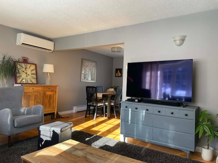 City Retreat: Peaceful & Spacious - Fredericton