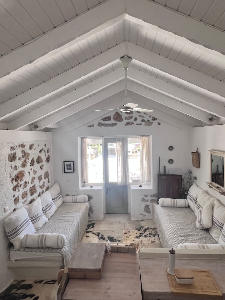 Fig Cottage, A Pretty 200 Year-old Stone Retreat - Fiskardo