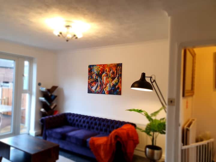 Mins To City Centre| Long Stays | Parking | Wi-fi - Bury