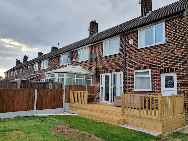 Stylish 3br | Free Parking | 12 Mins To Trafford - Salford