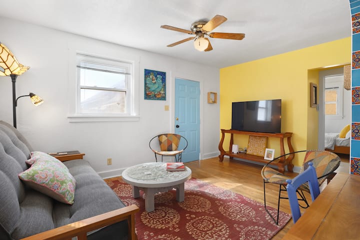 Cozy King Suite "A" Near Downtown & Farmers Market - Las Cruces, NM