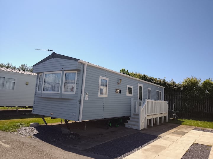 Family Seaside Caravan Park Pool & Beach, Towyn - Abergele