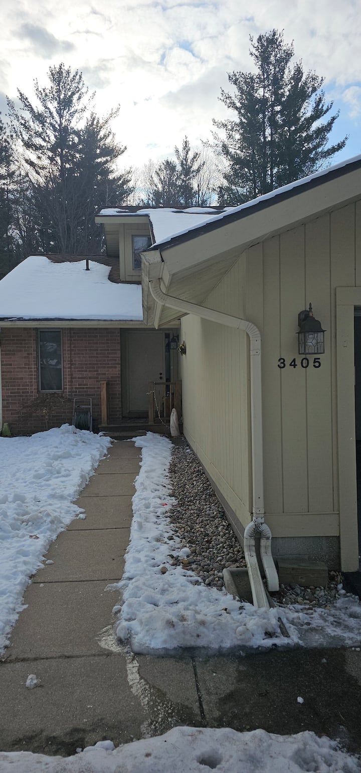 Sam's Place 3405 Pine Grove - Midland, MI