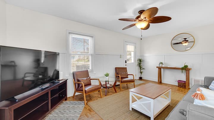 Michigan City Getaway: Walk To Beach, Zoo & Marina - Michigan City, IN