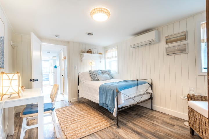 Intimate Plum Island Waterfront Getaway - Newburyport, MA