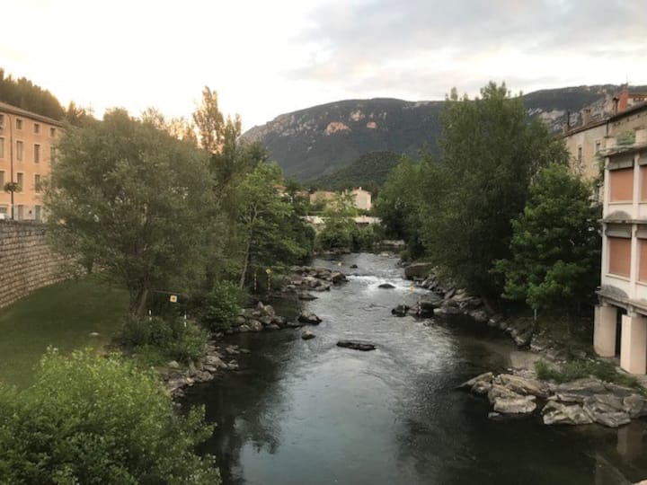 Entre L'église Et La Place - Quillan