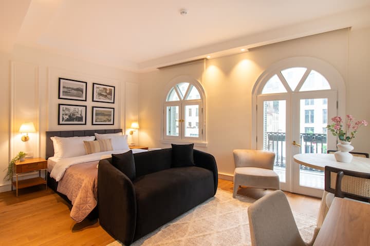 Studio Historique Avec Fenêtres Cintrées à Karaköy - Balat