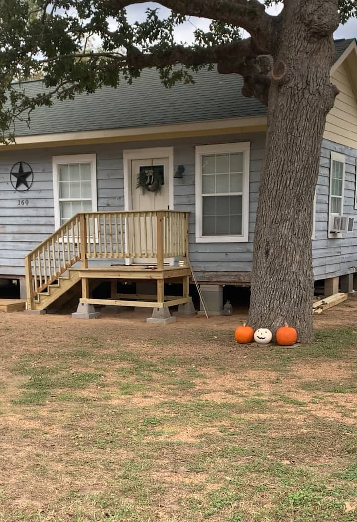 Texas Blue Roundtop Get Away - Round Top, TX