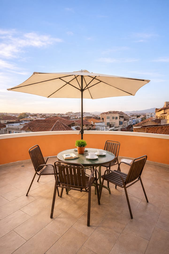 Distrito Suite | Private Terrace + Downtown Cuenca - Ecuador