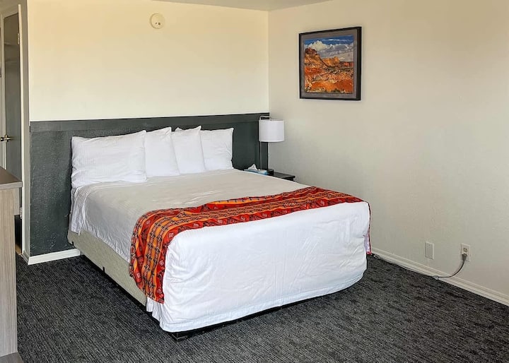 Poison Road Queen Beds - Escalante, UT