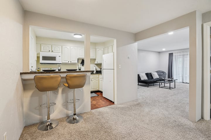 Cozy 1br Condo | Close To Gillette | Free Parking - Foxborough, MA