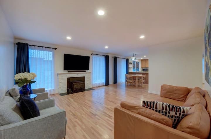 Garage With Ev Charging | Workspace | Kitchen| Ac - Redmond, WA