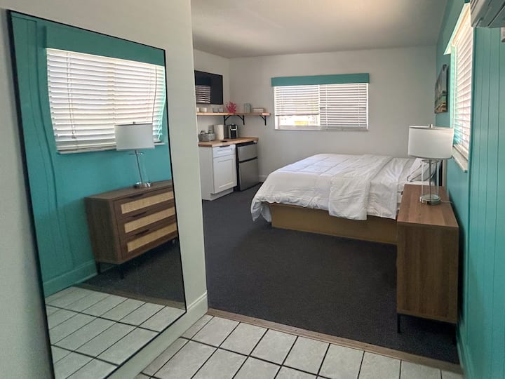Arvilla - Beach Studio W/kitchenette - Queen+bunks - Treasure Island, FL