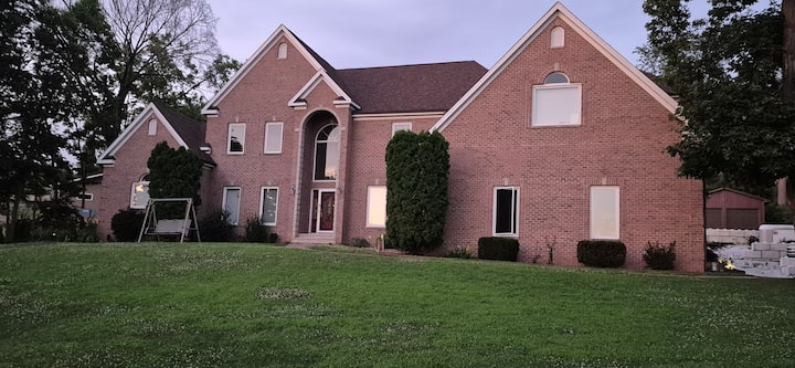 Executive Riverfront Estate With Luxurious Setting - Nauvoo, IL