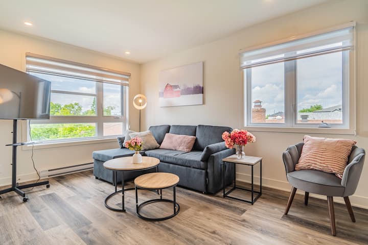 Modern Retreat With 2 Free Parking Spots - Longueuil