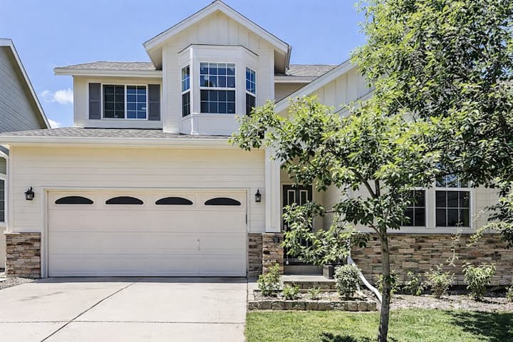 Bright & Cozy Home In Great Location - Highlands Ranch, CO