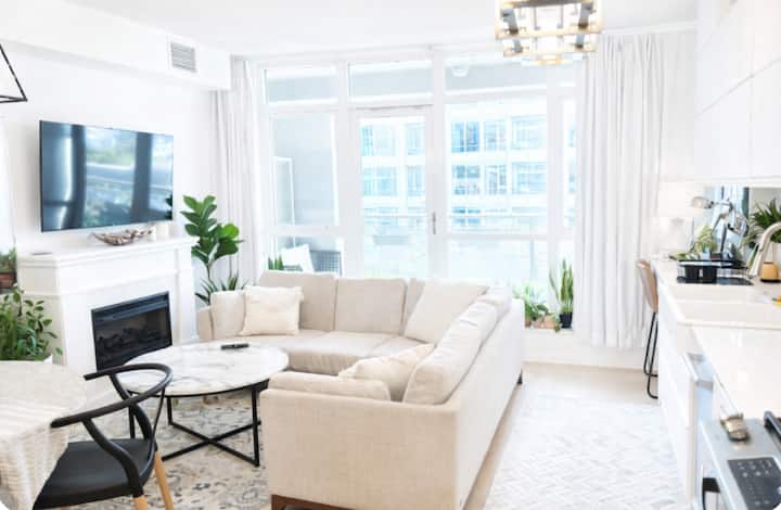 One-bedroom Apartment W/ A View (Prime Location) - Vancouver